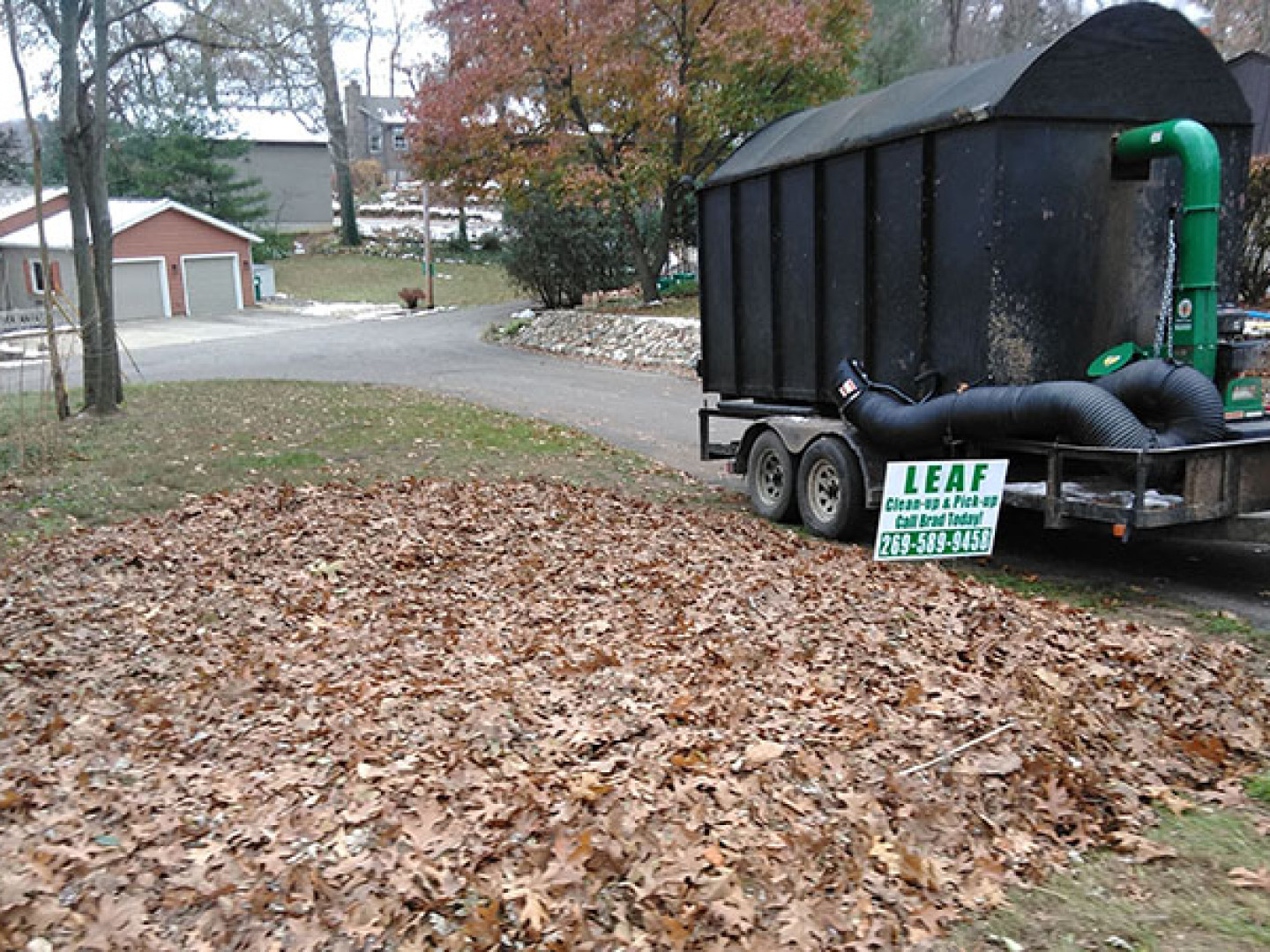 Leaf & Yard Cleanup | Battle Creek, MI | Brad's Lawn Services Leaf & Yard Cleanup | Battle Creek, MI | Brad's Lawn Services